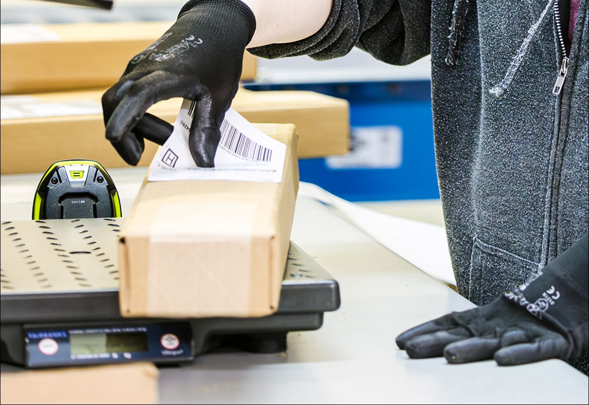 Understand Package Weight in Shipping | Lower Shipping Costs